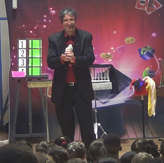 Le Magicien Daniel - Spectacle de magie pour enfants et écoles